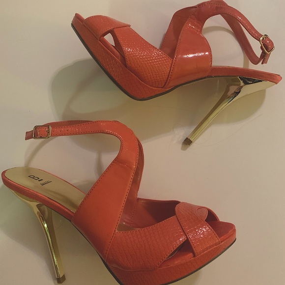 Bakers | Shoes | Salmon Pink Faux Snakeskin Bakers Sandal With Gold ...